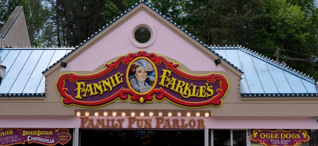 Gatlinburg Gem Fannie Farkle's: Food & Family Fun